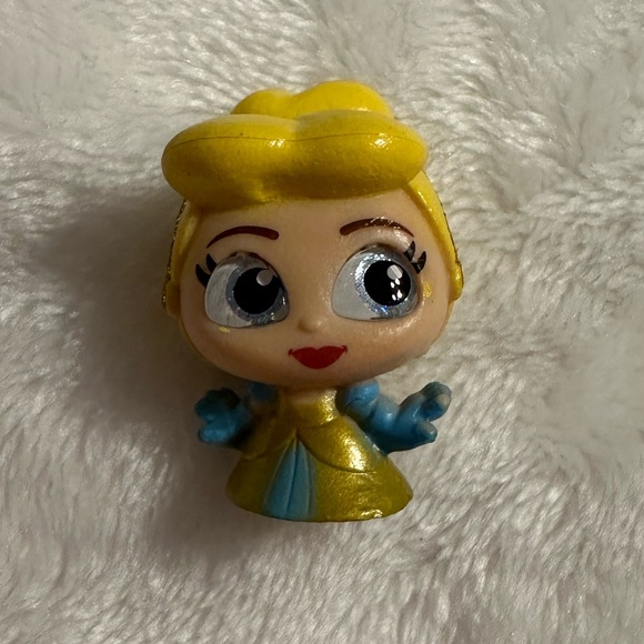 Disney | Toys | Disney Doorables Series 6 Princess Collection Peek Gold ...